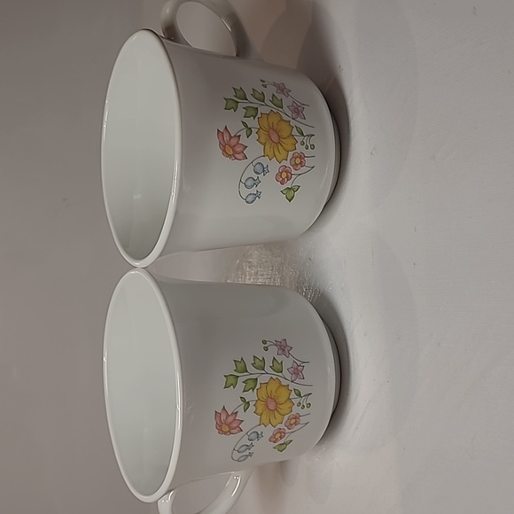 Correll | Dining | Set Og 2 Corelle Spring Meadow Pattern Mugcup Made ...